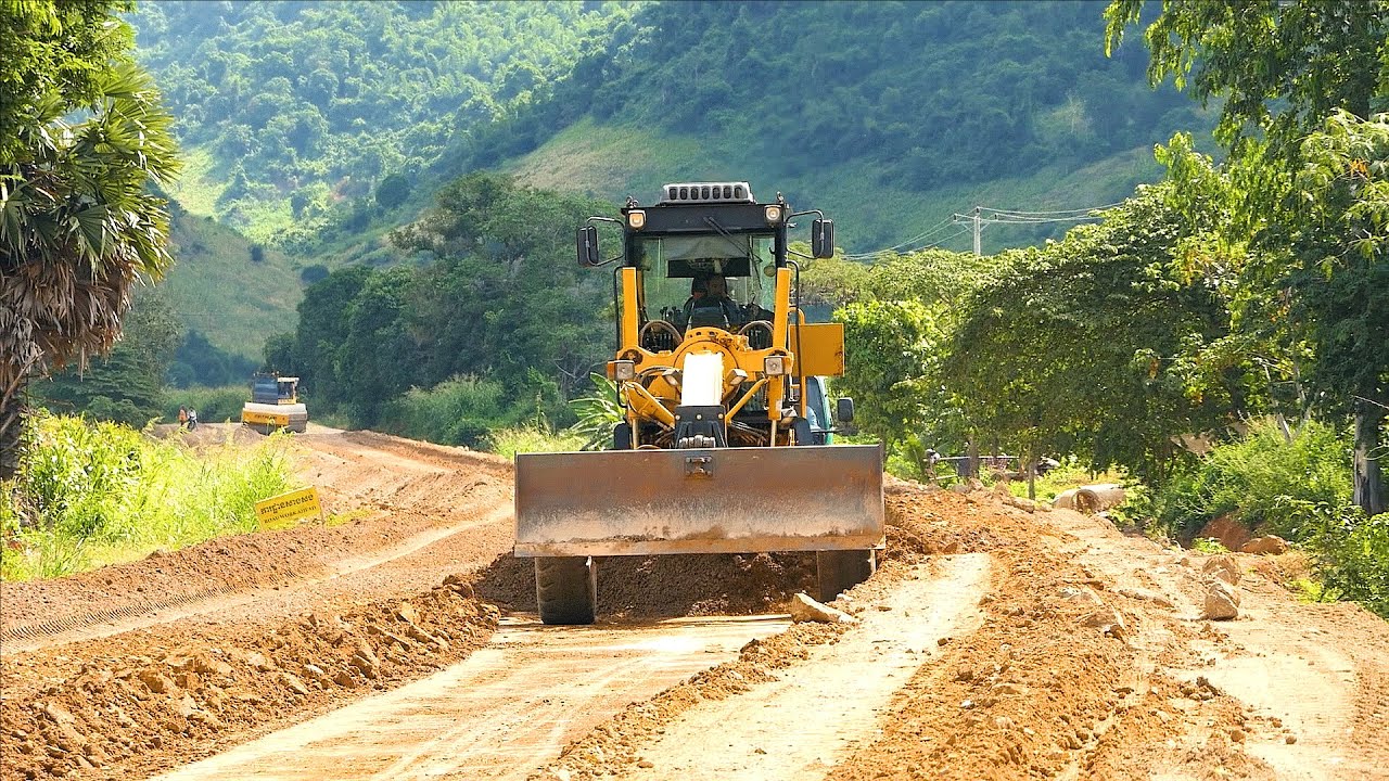 EFFECTIVE GRAVEL CLEARING LEVELING PROVINCE ROAD CONSTRUCTION ...