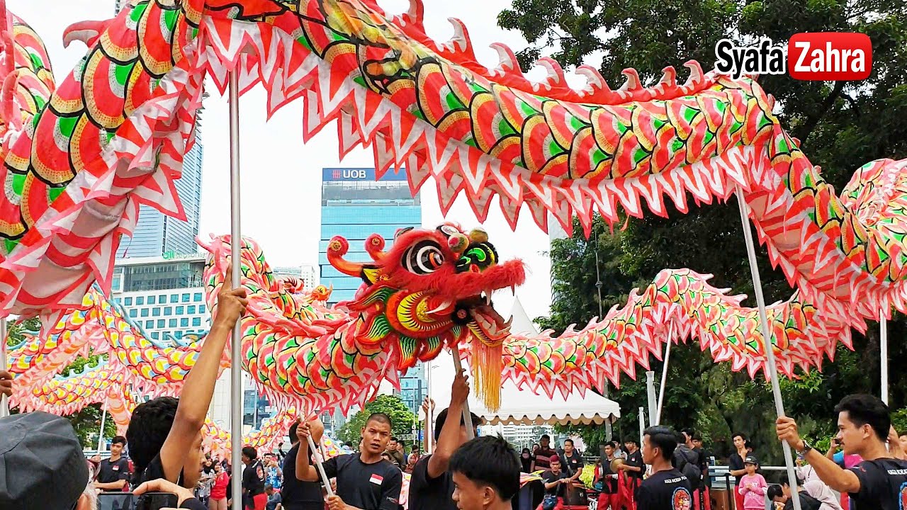 Naga Liong Raksasa di CFD Jakarta #JakartaImlekan - YouTube