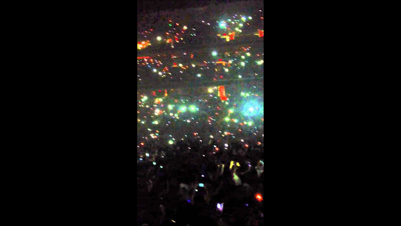 Crowd at Drake Concert (Live) - YouTube