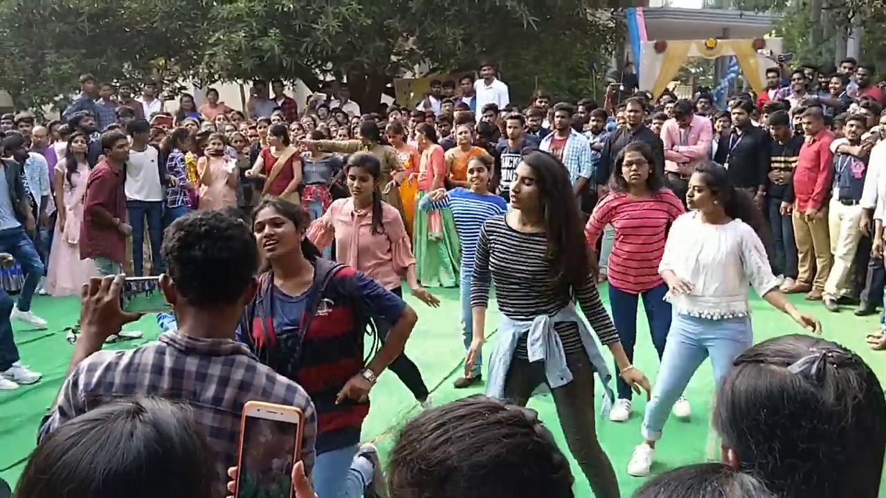Avirbhav 2k19 CSE flashmob 2 Anurag engineering college - YouTube