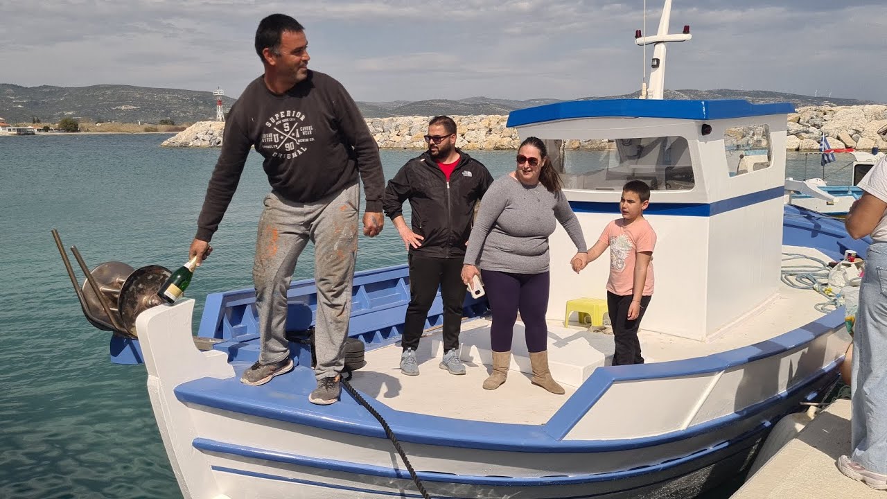 Το ψαροκάικο σκάφος στα νερά του Αλιευτικού καταφύγιου, της θεάς Ήρα ...