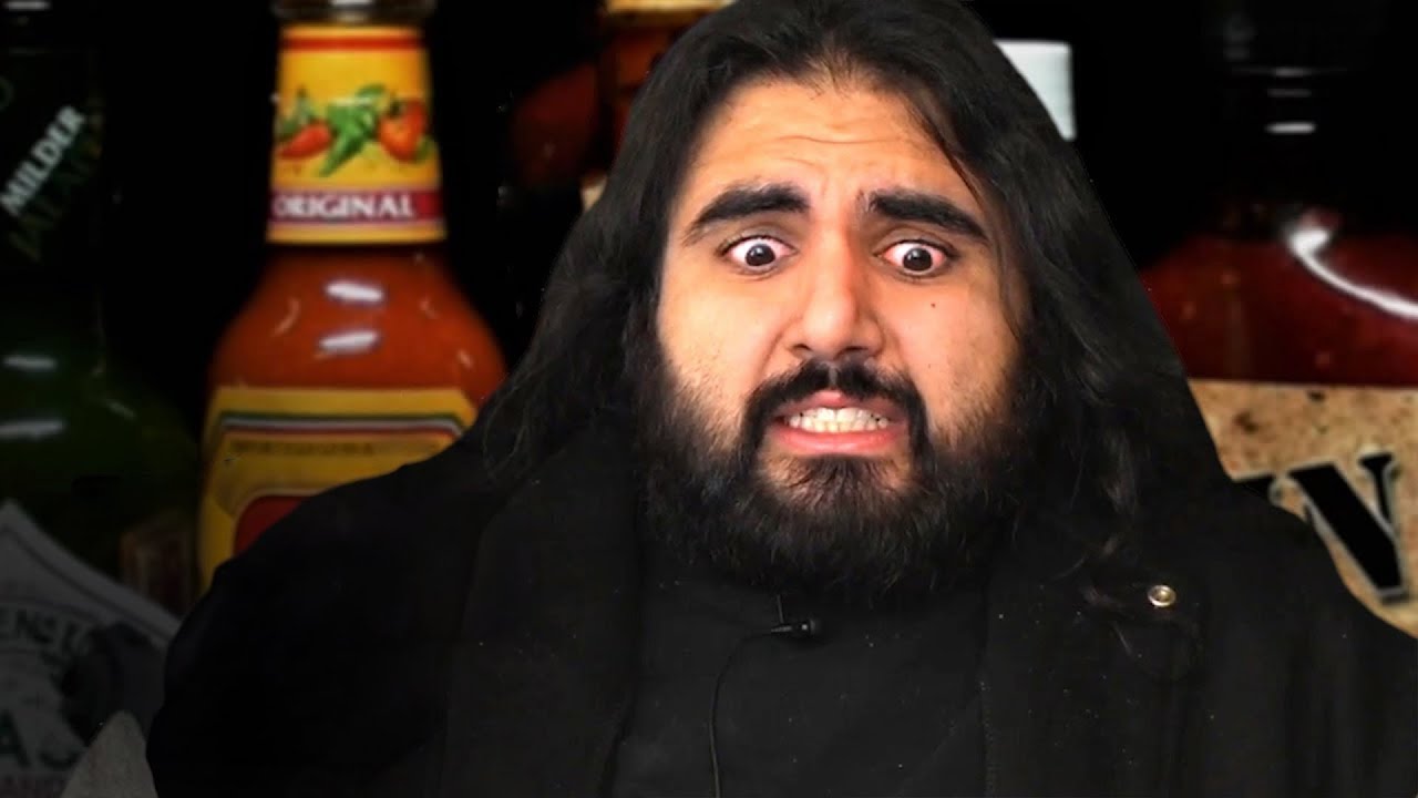 Esfand Struggles To Finish His Incredibly Spicy Wings - YouTube