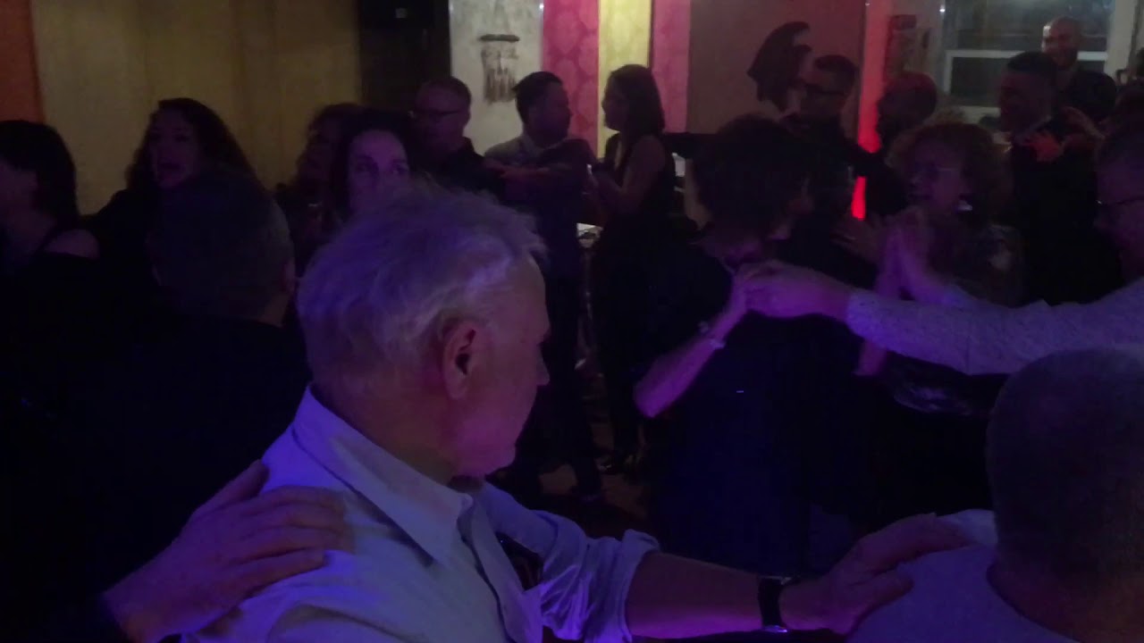 À la queuleuleu - YouTube