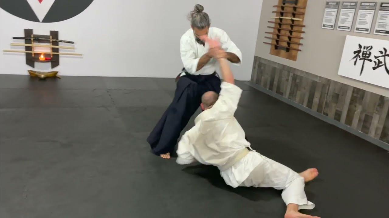 Aikido (合気道) Ushiro Tekubitori Kotegaeshi - YouTube