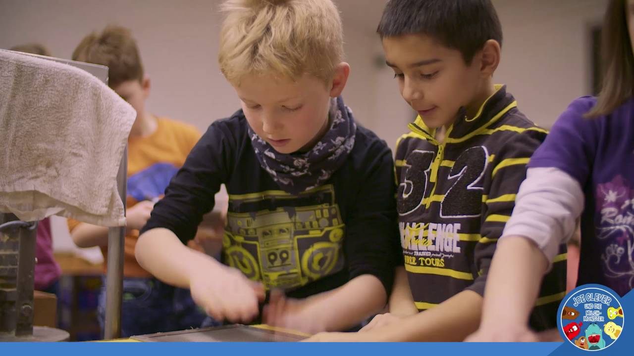 Joe Clever - Wir machen Papier! - YouTube