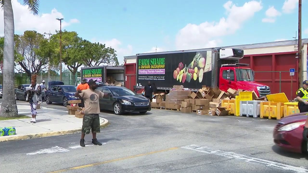 Free food handed out to hundreds of families in South Florida - YouTube