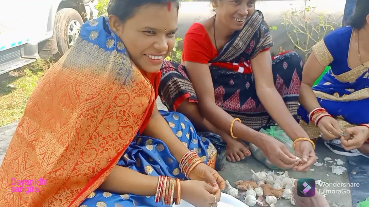 HADAGADA Family Party 🎉😲 #odisha #india #dance #dayasangita - YouTube