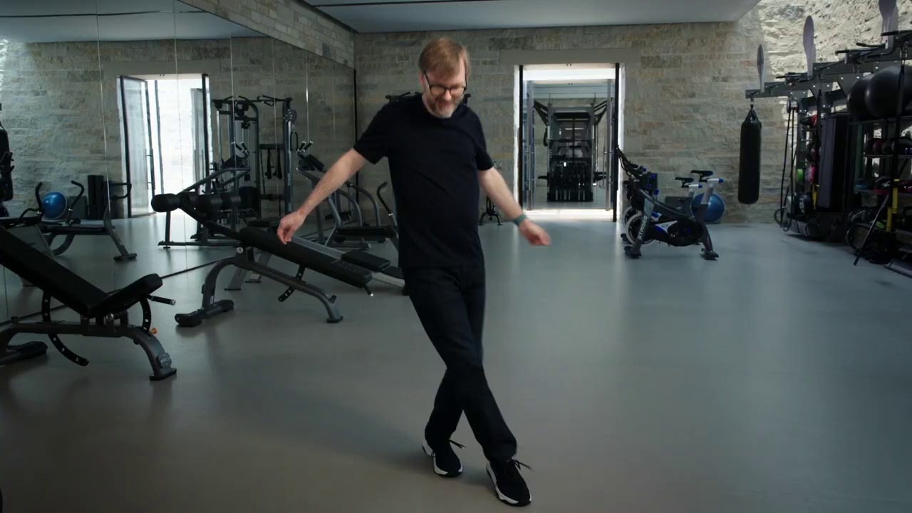 Apple's Kevin Dancing For 1 Hour - YouTube