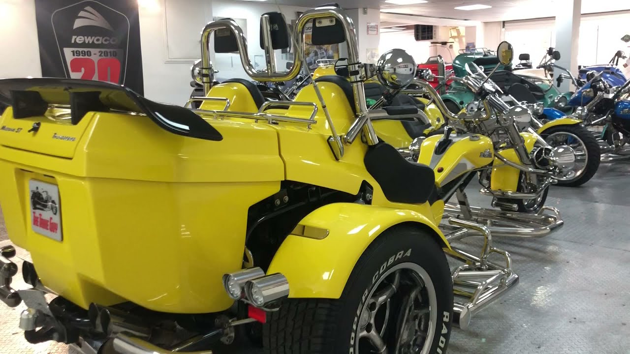 Boom Trike Mustang Touringback 3 Seater Automatic Advance Plus 2016 ...
