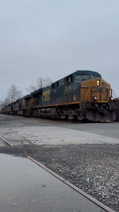 CSX M-403 Southbound with 2 MEC Units, one was #csx and the other was former Pan Am unit, 740 ...