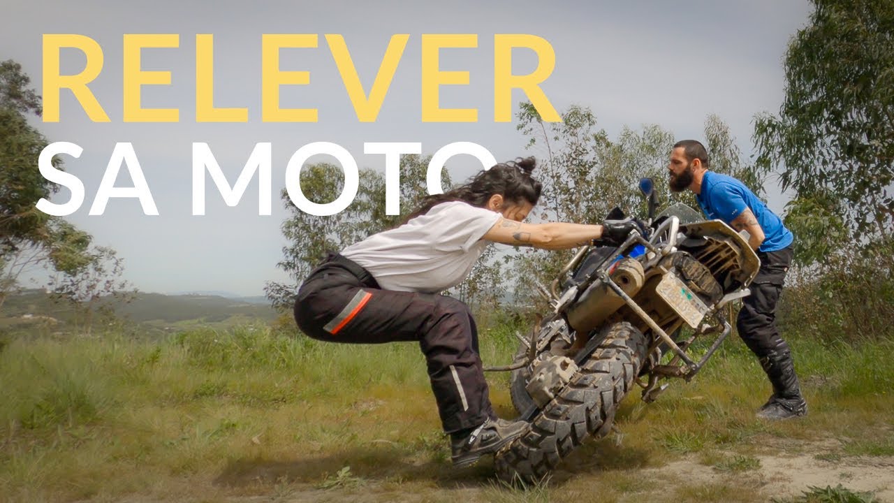 5 TECHNIQUES pour RELEVER SA MOTO après une chute - TIPS GROS TRAIL - YouTube