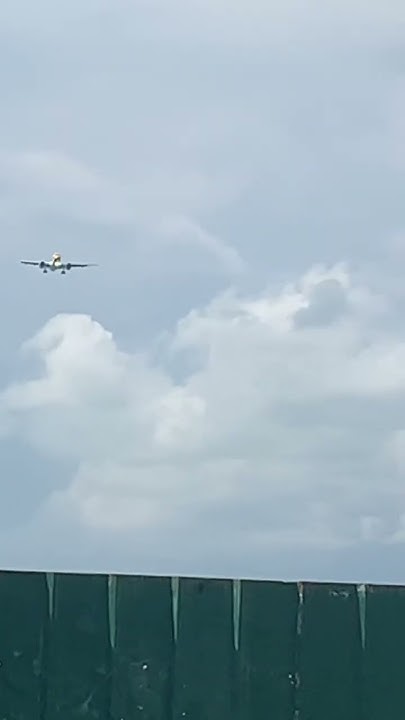 scoot Erj90 landing at singapore changi - YouTube