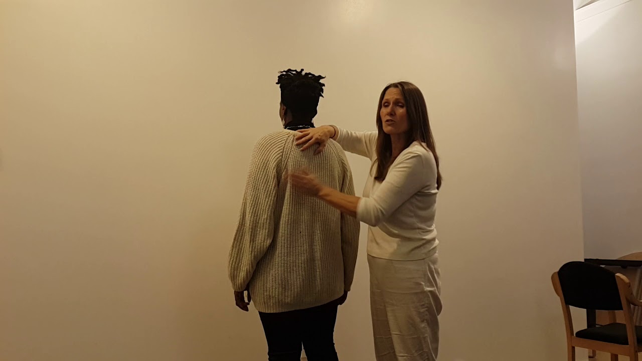 Jeanette Wilson demonstrates what is possible with psychic surgery ...