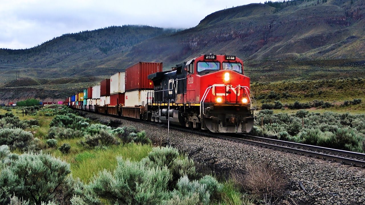 GREAT BIG CANADIAN TRAINS THRU JUNIPER BEACH IN THE THOMPSON CANYON ...