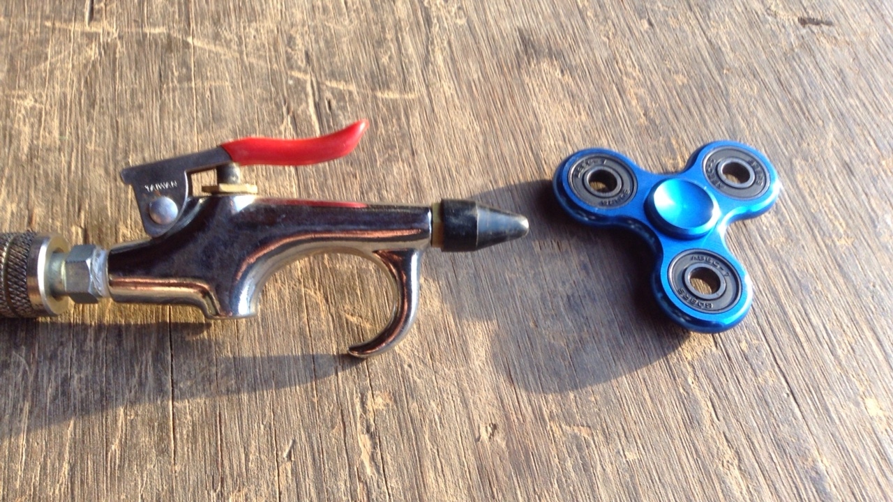 9,999 mph fidget spinner........(scary) - YouTube