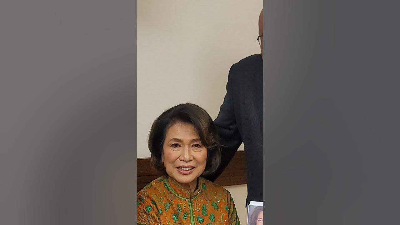 Atty. Loida Nicholas Lewis signing her book "Why Should Guys Have All The Fun?" - YouTube