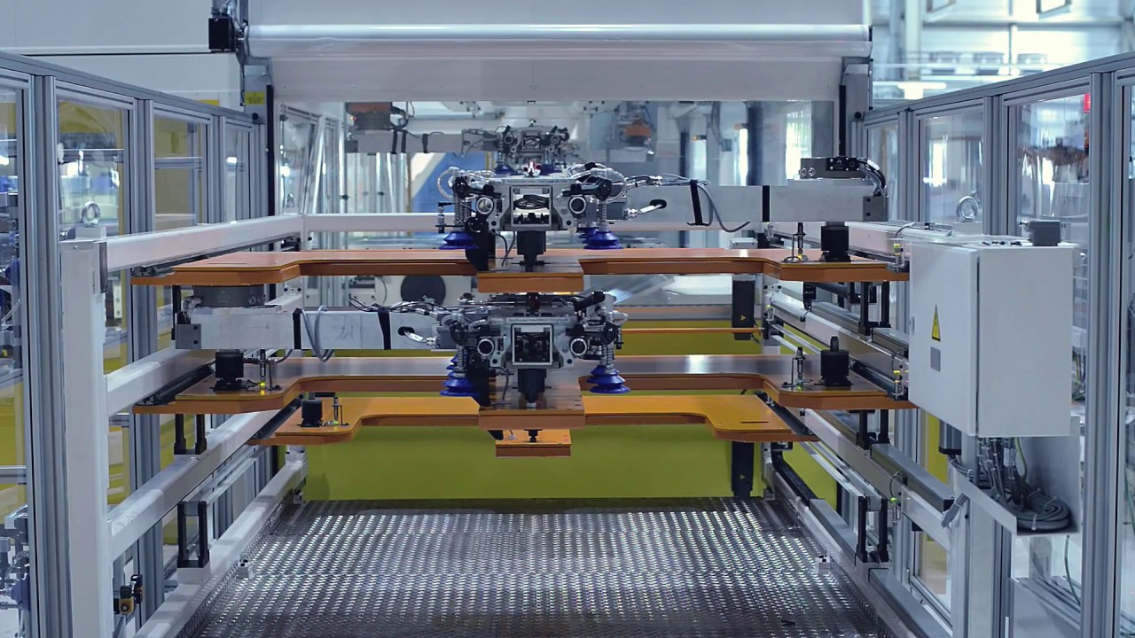 DREHER Automation: Großraumtransferpresse mit Platinenlader - YouTube