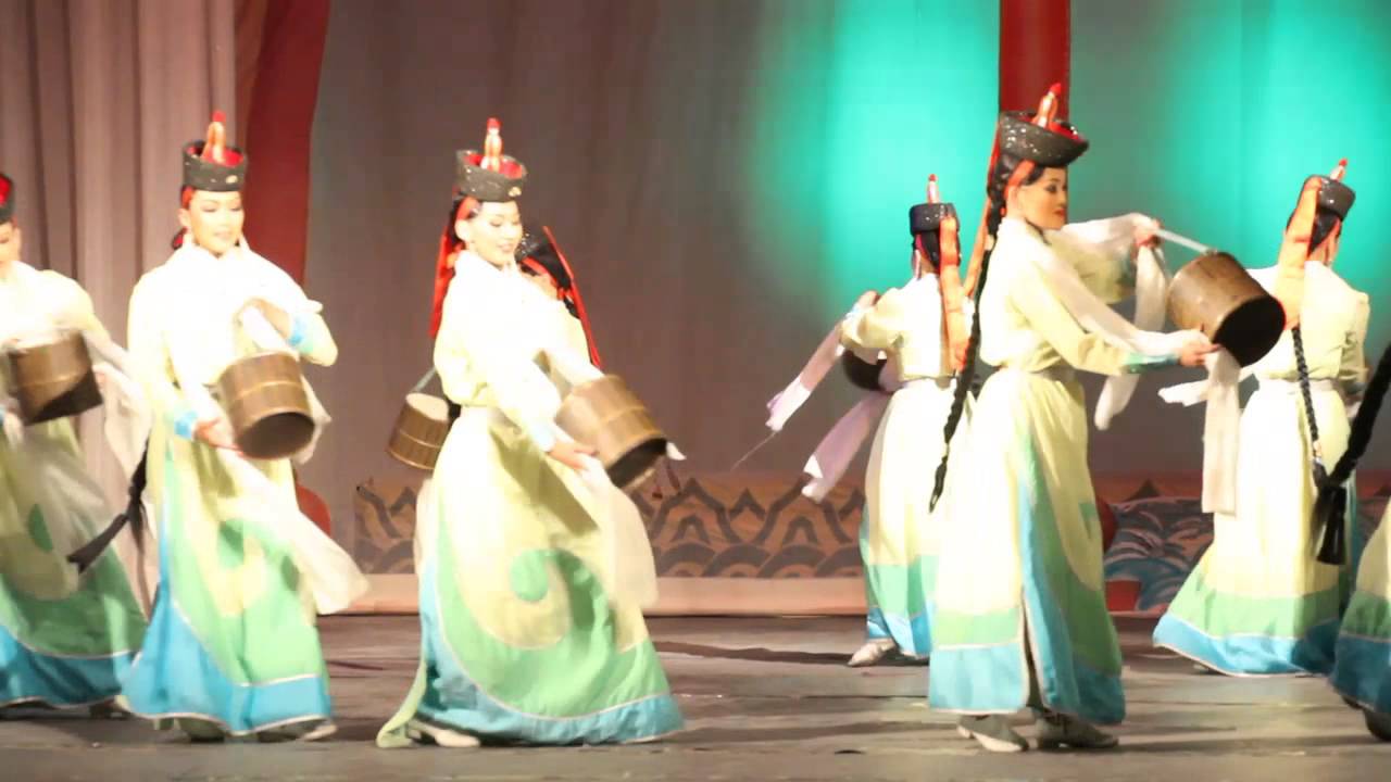 Mongolian dance "Saalichid" - "Саальчид" бүжиг - YouTube