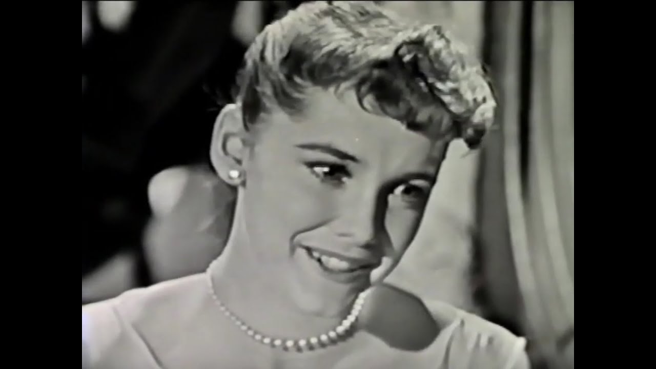 Dianne Lennon and Larry Dean - Hands Across the Table - YouTube