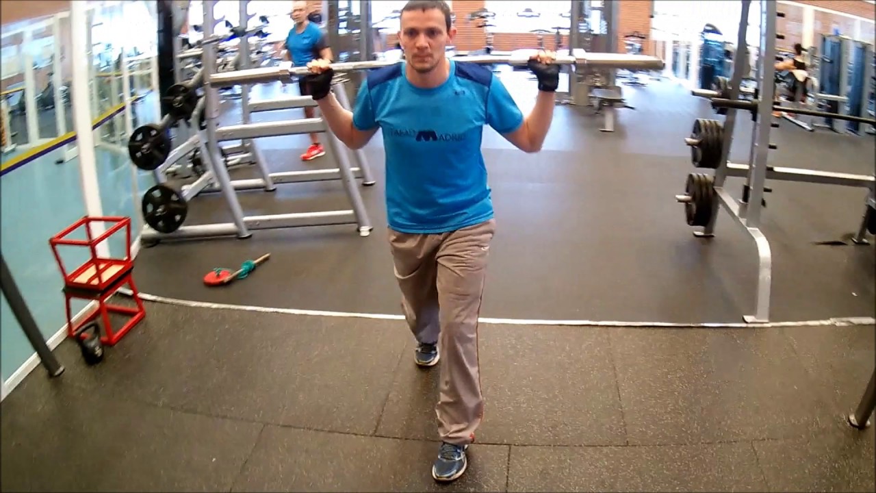 Split medio completo una pierna fija barra plana tras nuca de pie medio ...