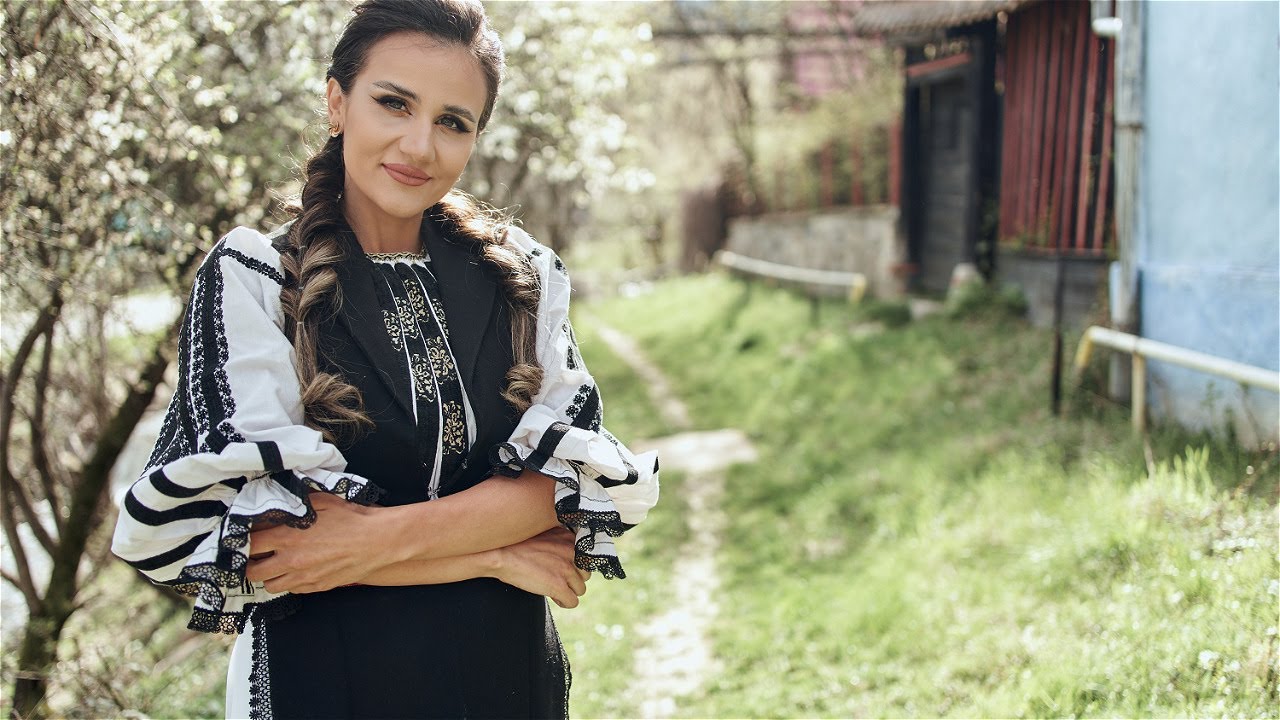 Codruta Rodean - Când treci bade pe uliță - YouTube