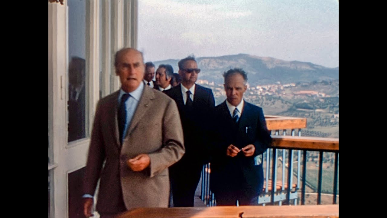 Mario Spagnoli illustra la Città Della Domenica | Filmato di Repertorio ...