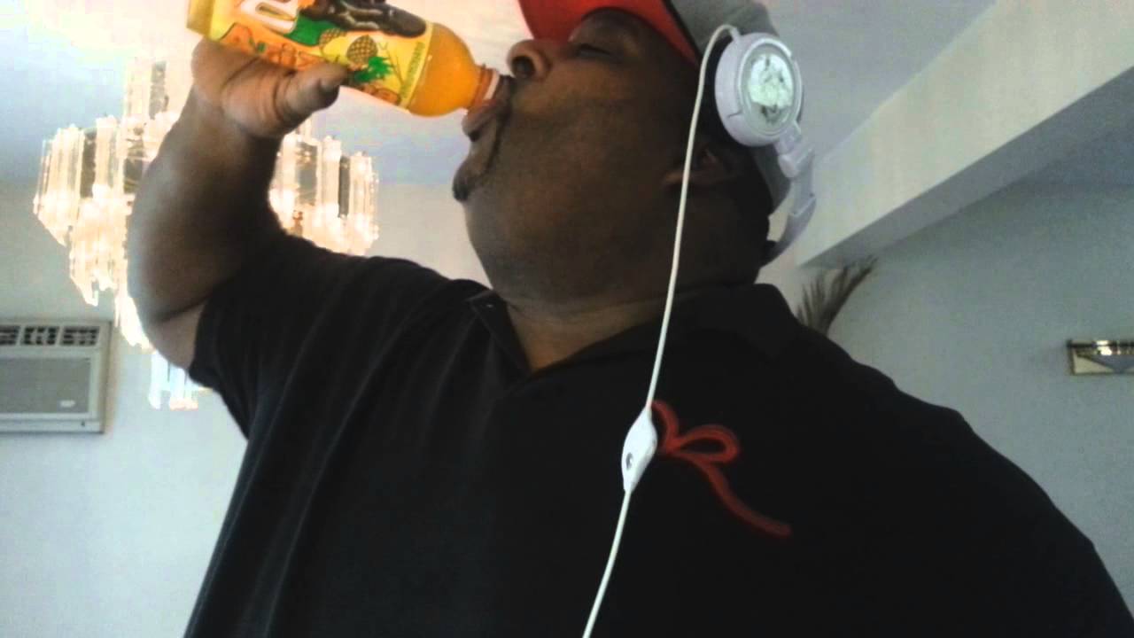 24oz Shaq Fu Punch Chug x2. - YouTube