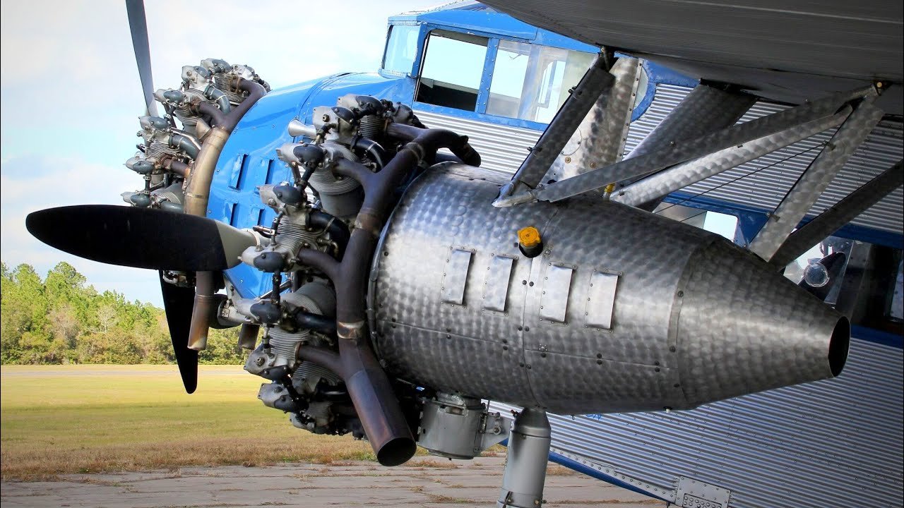 Old RADIAL ENGINES Cold Starting Up and Loud Sound 9 - YouTube