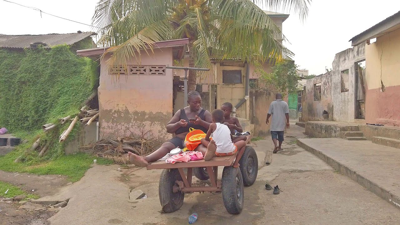 LIFE INSIDE LOCAL COMMUNITY IN GHANA ACCRA. - YouTube