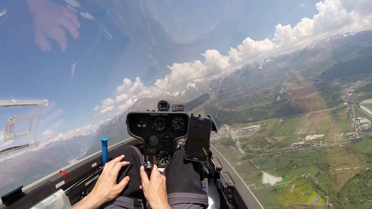 Primo volo con il DG303 - Decollo e uscita in Pedeomontana - YouTube