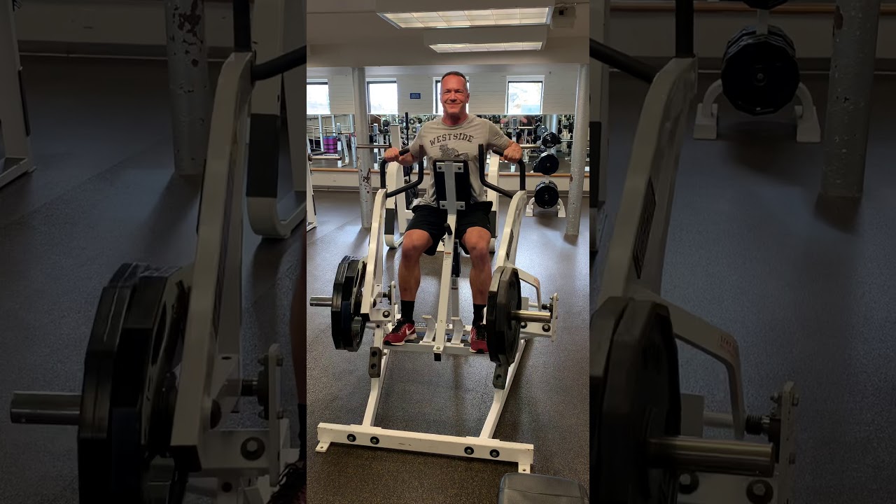 Back row on hammer strength machine - YouTube