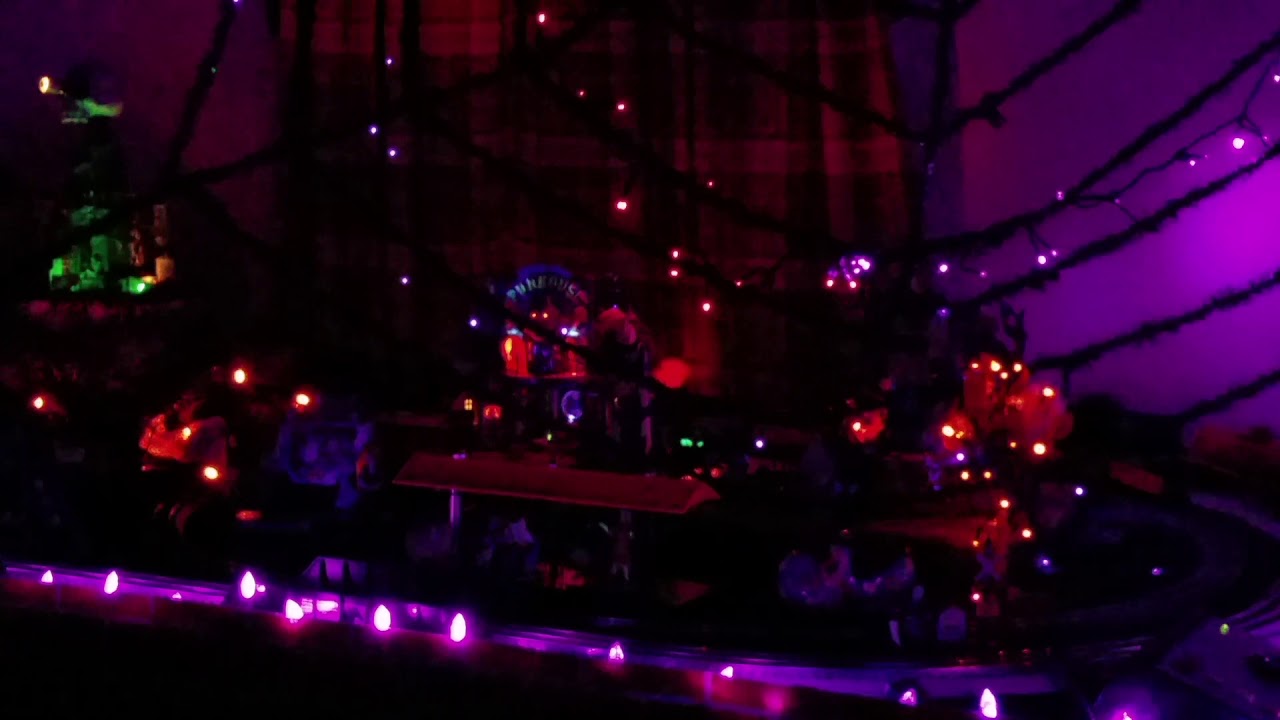 Halloween 2017 Ho and O scale night view - YouTube