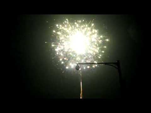 1.3G FIREWORKS: 50S VERTICAL LEMON AND CRACKLE DP23E130 - YouTube