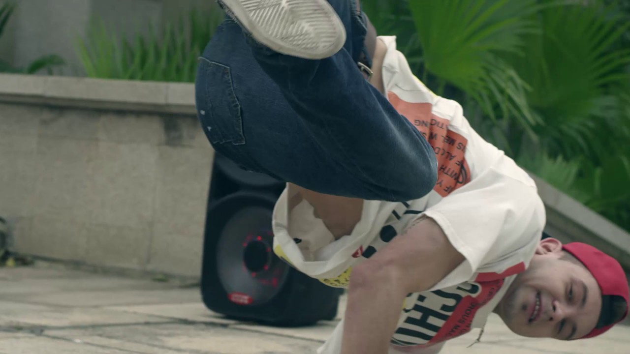 Simtoo Moment Selfie Drone - YouTube