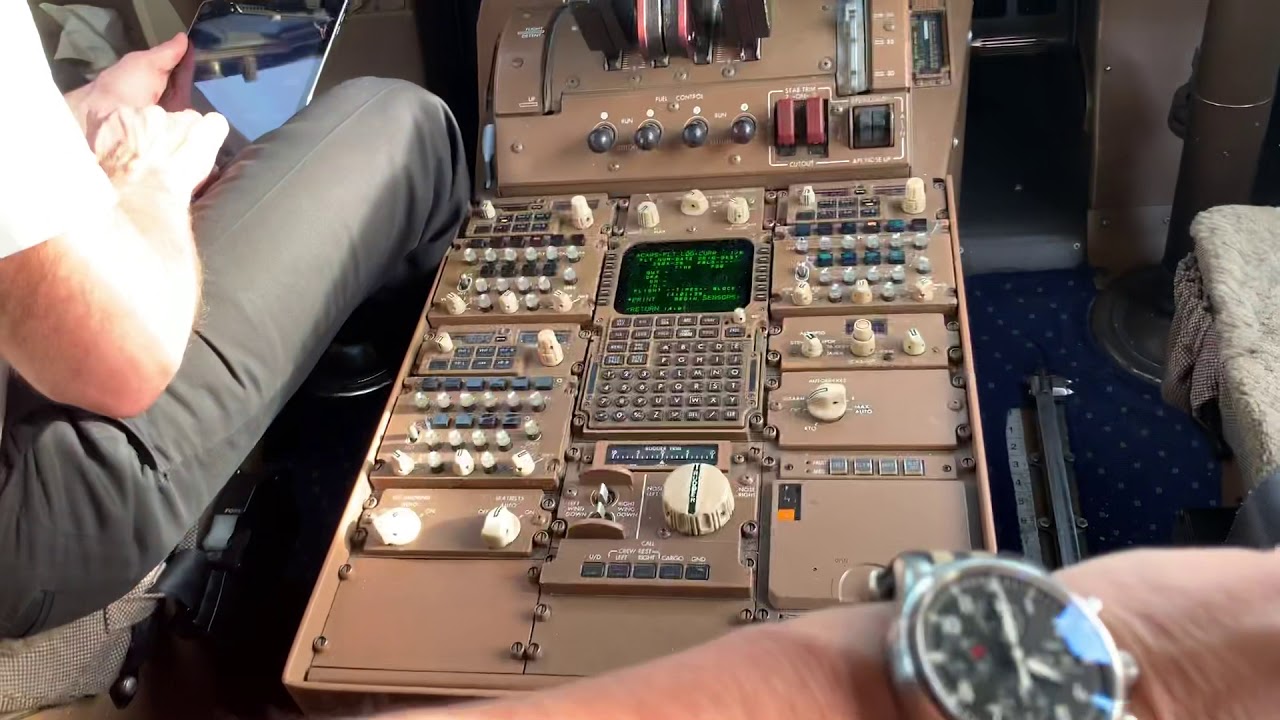 Boeing 747-400 freighter view at Liége - YouTube