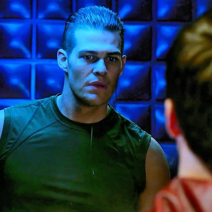 Barry beats his childhood bully #theflash #barryallen #girder #shorts ...