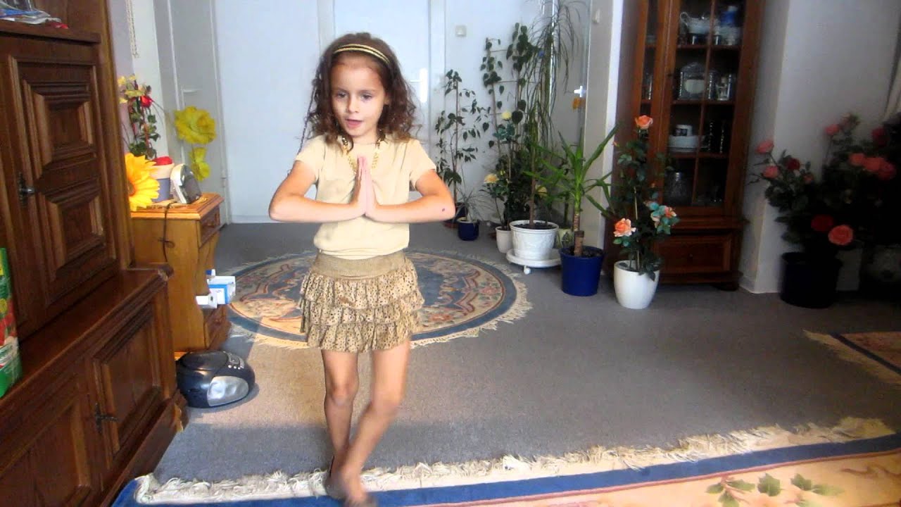 5 years old girl is dancing - YouTube
