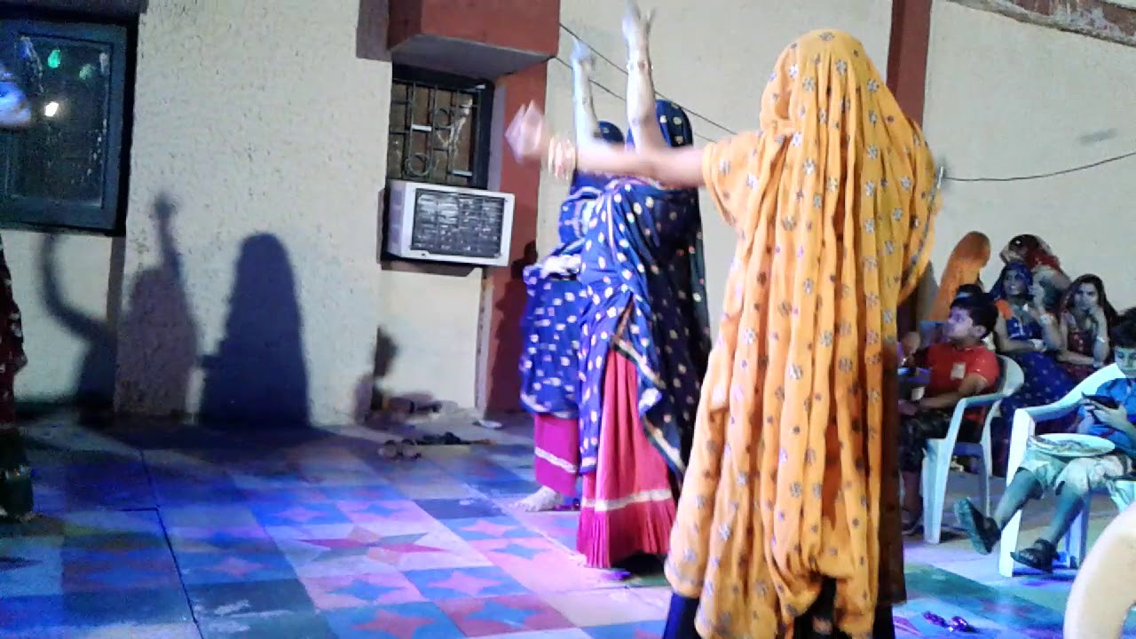 MEENA DANCE LUCKNOW - YouTube