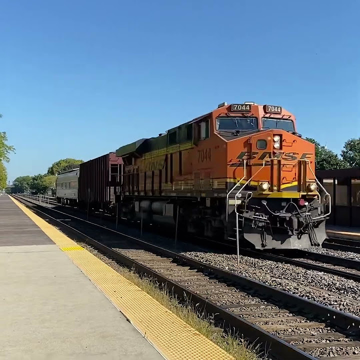 BNSF geometry train - YouTube