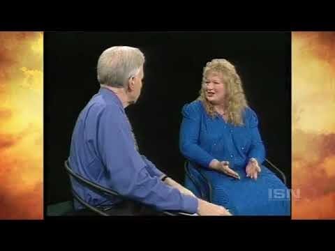 Essa Sacerdotisa Satânica não estava em Sintonia com Deus! Lisa Gwinn ...