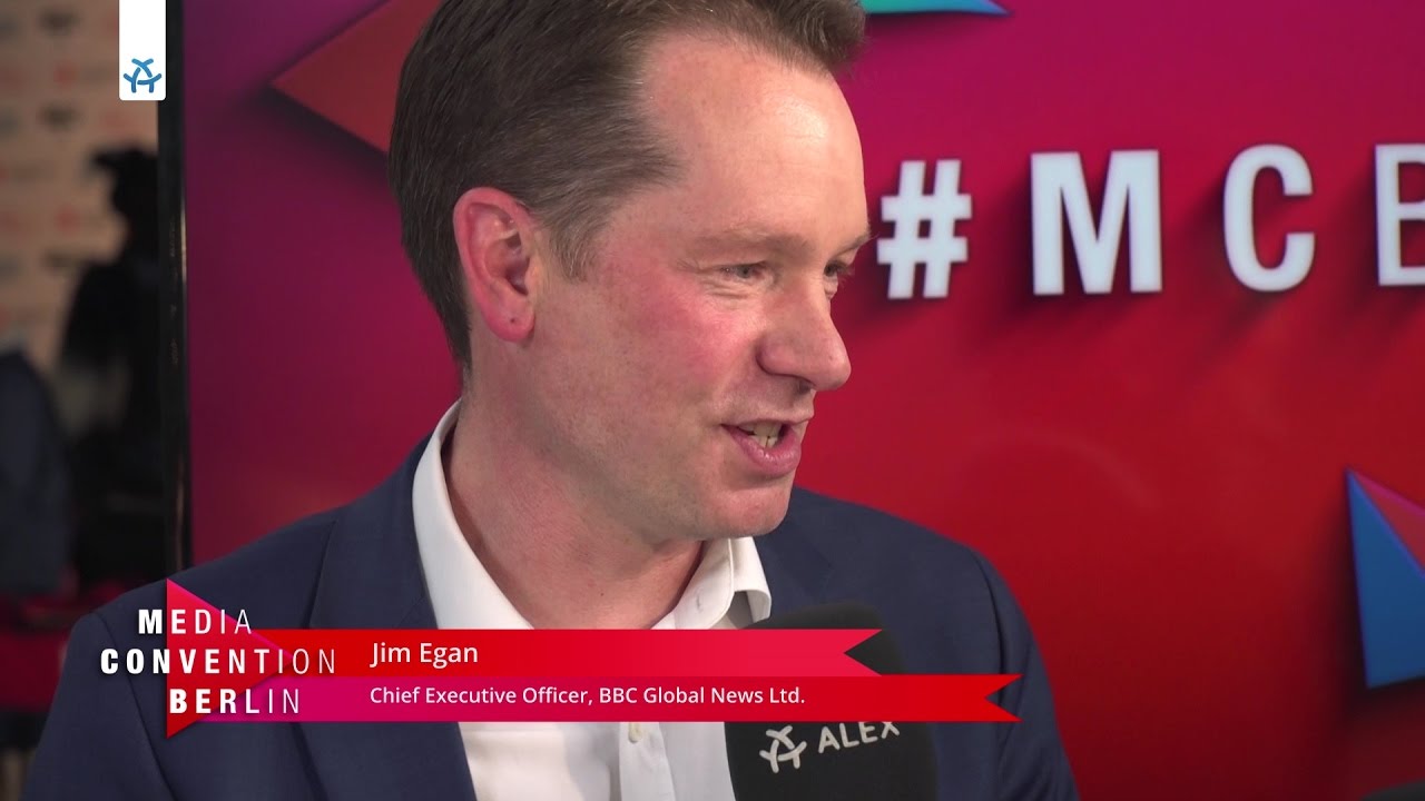 BBC News CEO Jim Egan Interview mit Jennifer Weese auf der #MCB17 - YouTube