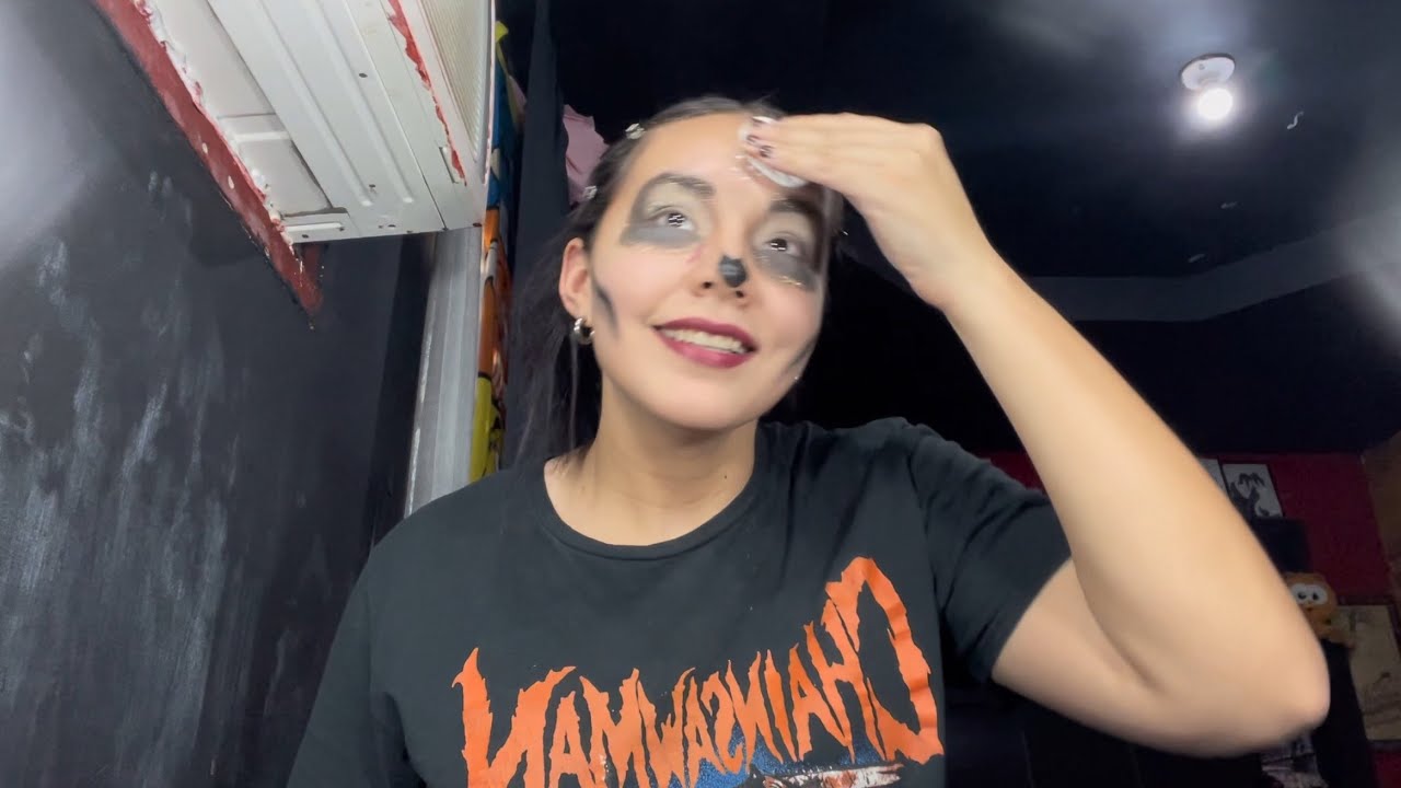 Desmaquillándome con chismeee!! - YouTube
