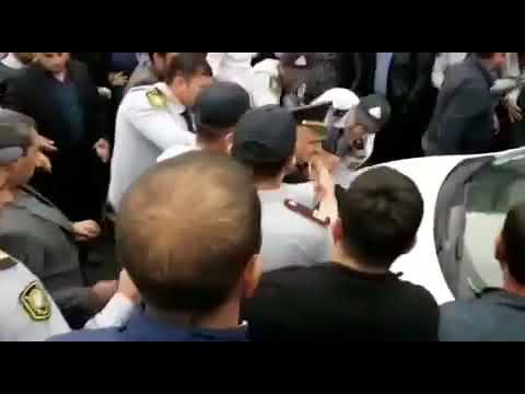 Sumqayıtda silahli gənc insalara hücum etdi, polisi yaraladı