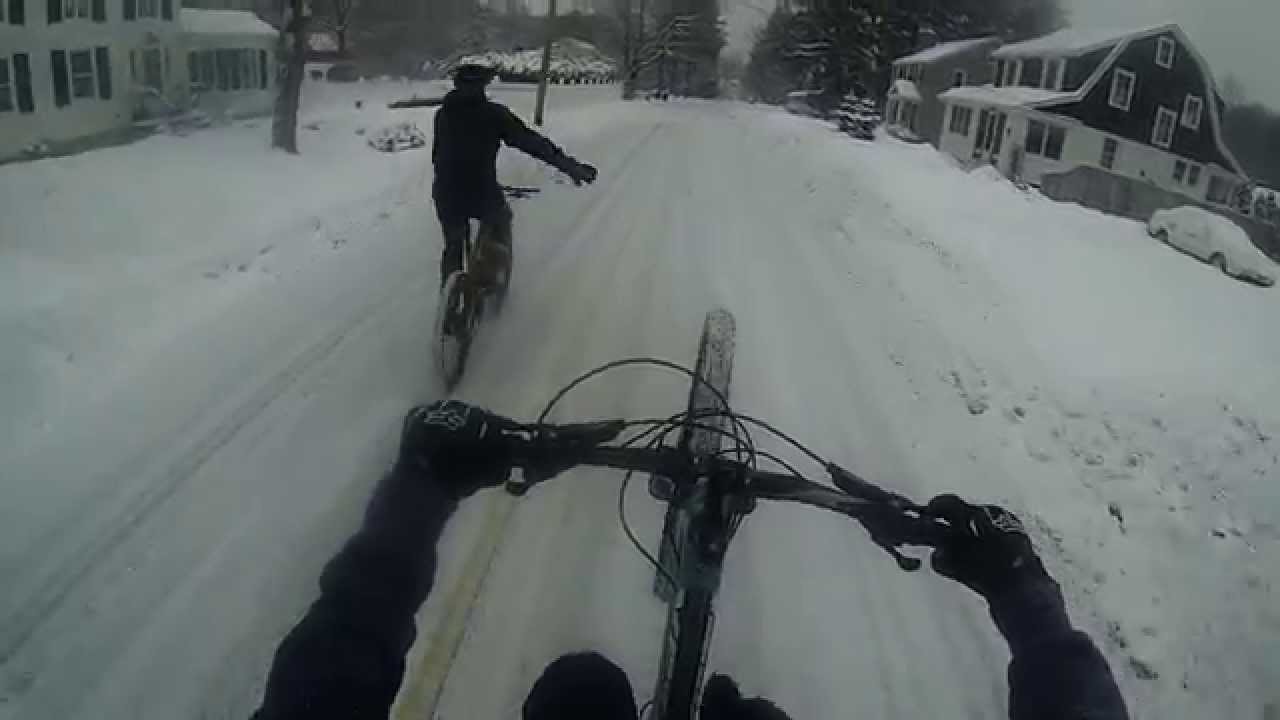 Yeti Sb5c Switch Infinity: Close up and snow ride - YouTube