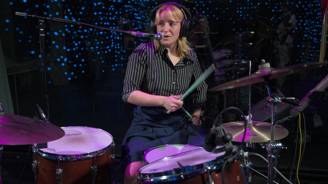 Girl Ray - Tell Me (Live on KEXP) - YouTube