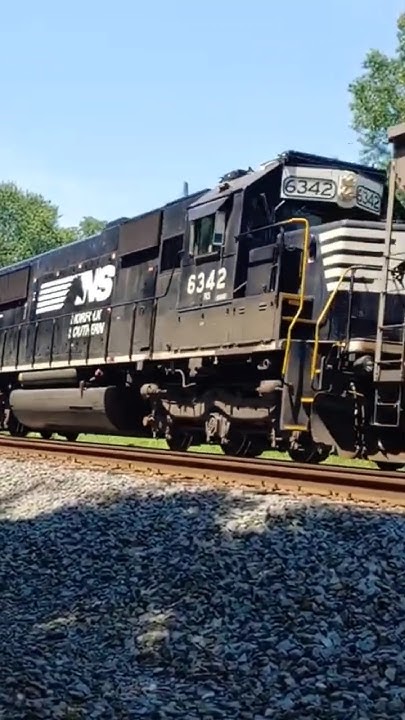 NS 6342 trails west - YouTube