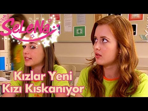 Kızlar yeni gelen kızı kıskanıyor
