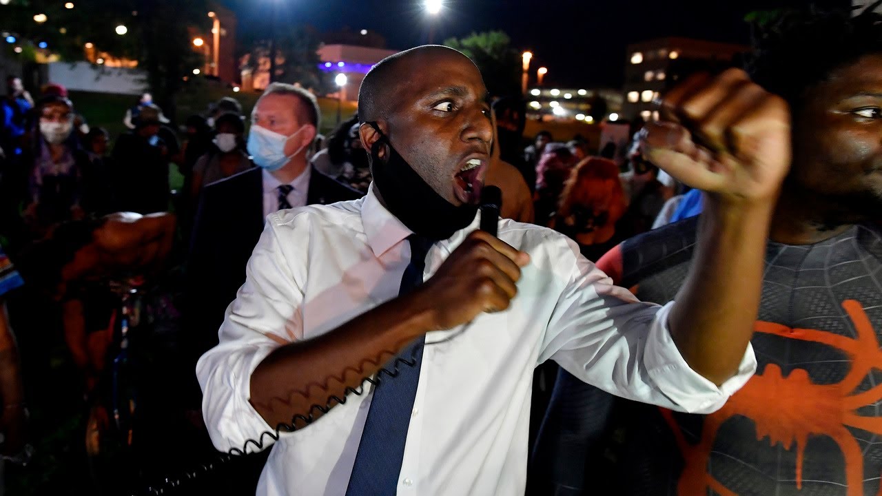 Kansas City mayor Quinton Lucas marches and chants 'no justice, no ...