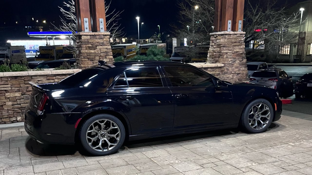 Chrysler 300s V8 Hemi Review - YouTube