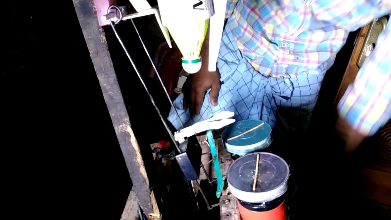 Shuttle coke throwing machine - YouTube